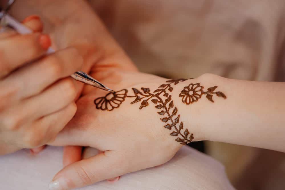 How To Remove Henna Safely 2023 Updated Tattoos Spot